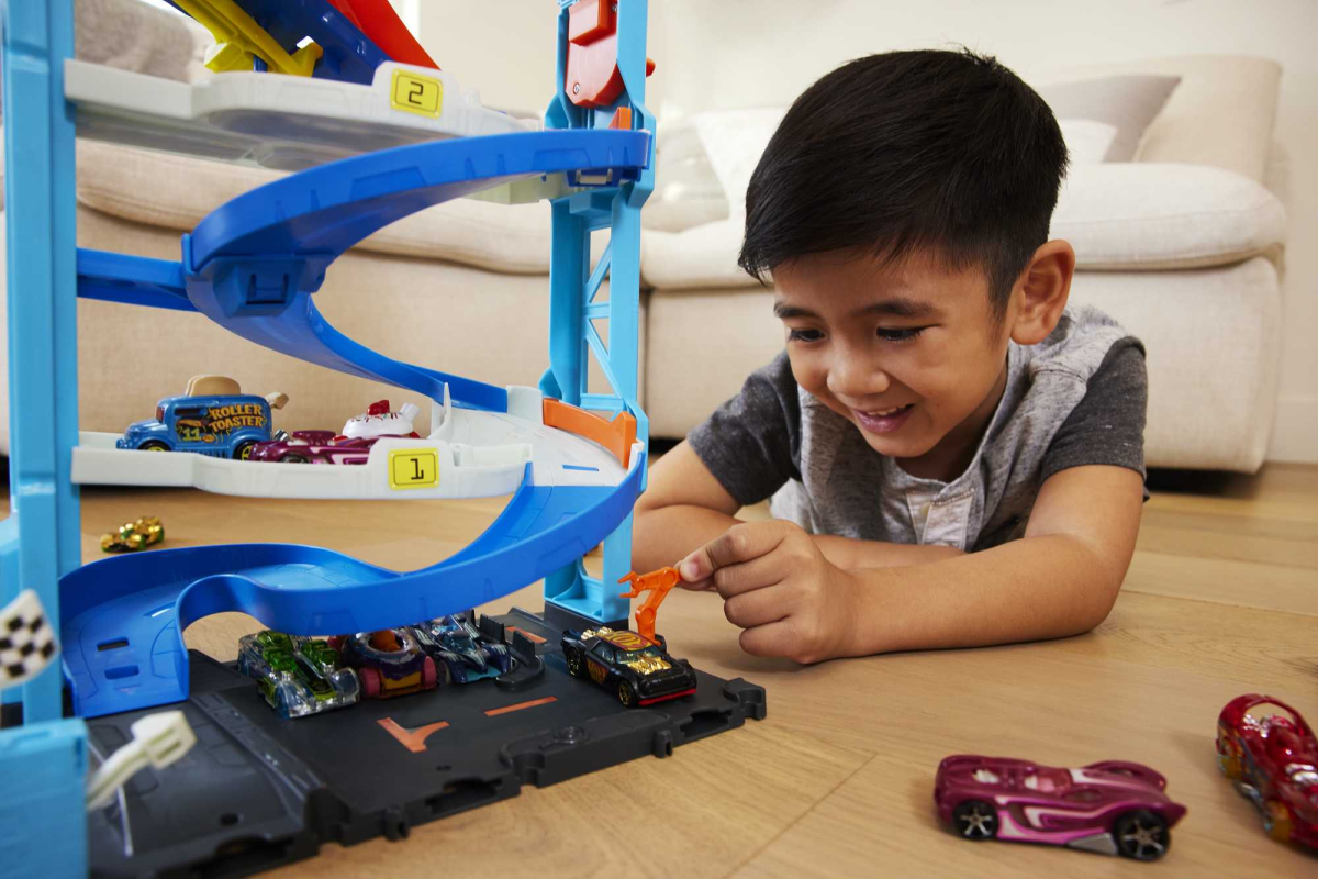 Hot Wheels HKX43 City Transforming Race Tower
